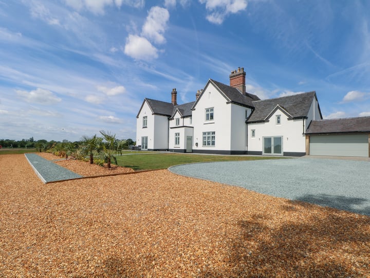 Meadow Manor And Spa - Whitchurch