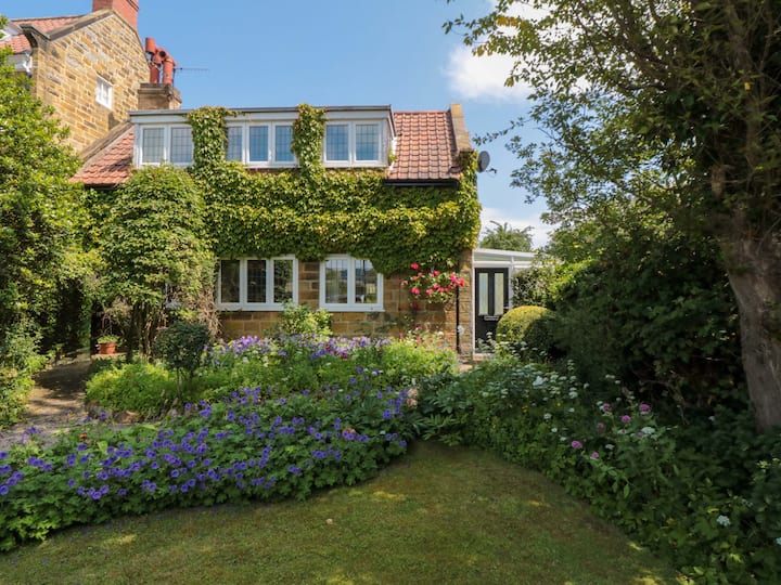 Scalby Grove Cottage - Scarborough