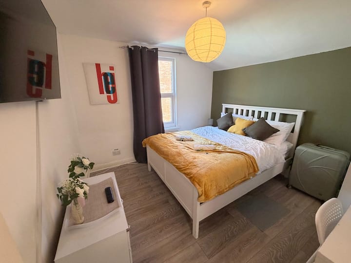 Shepherds Bush Large Groups/families/contractors - London