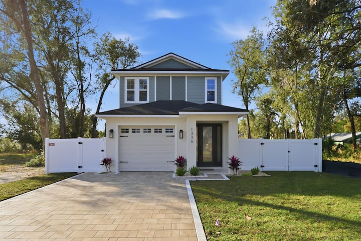 New! Modern Mount Dora Escape Style And Sunshine - Mount Dora, FL