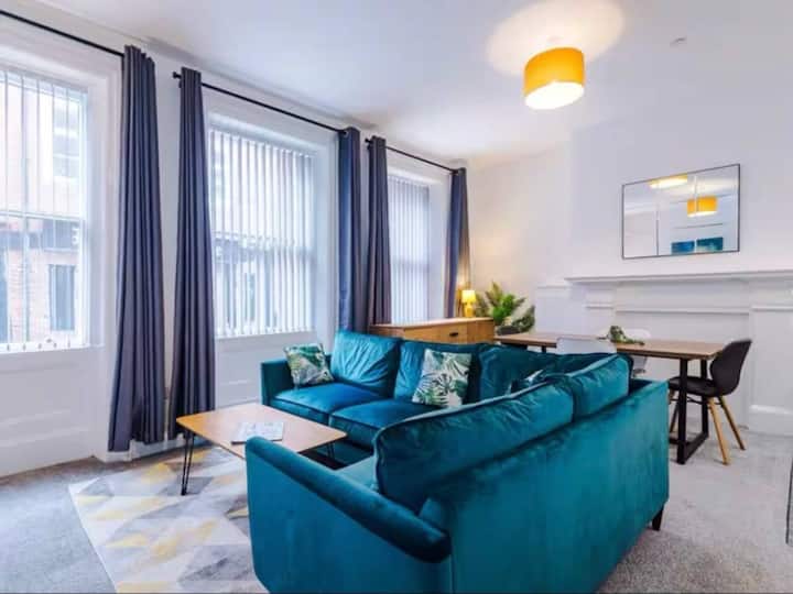 The Old Embassy I Split Level Apartment - Kingston upon Hull