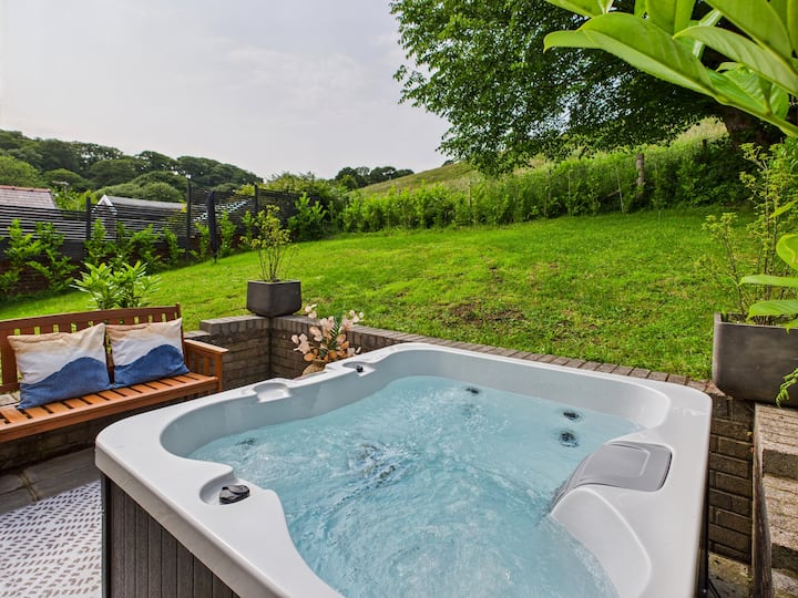 Luxury Beach Stay With Hot Tub - Llansteffan
