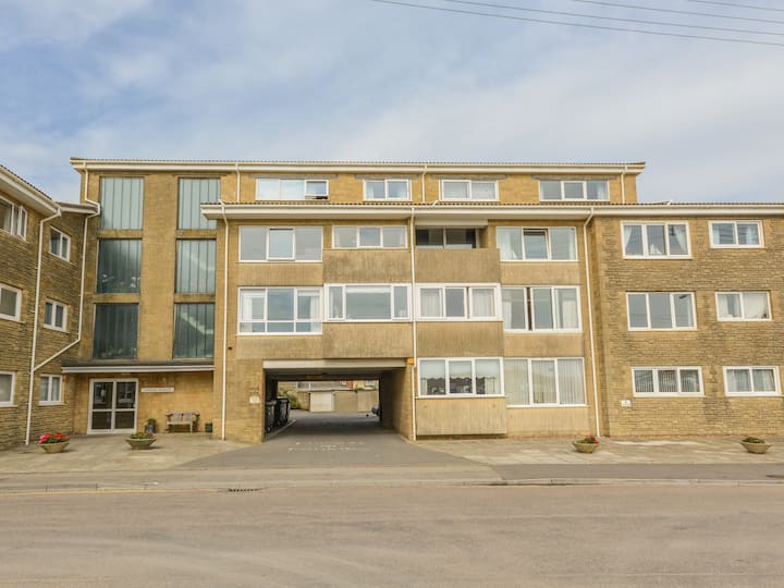 Beachcombers, 13 Chesil House - Hive Beach