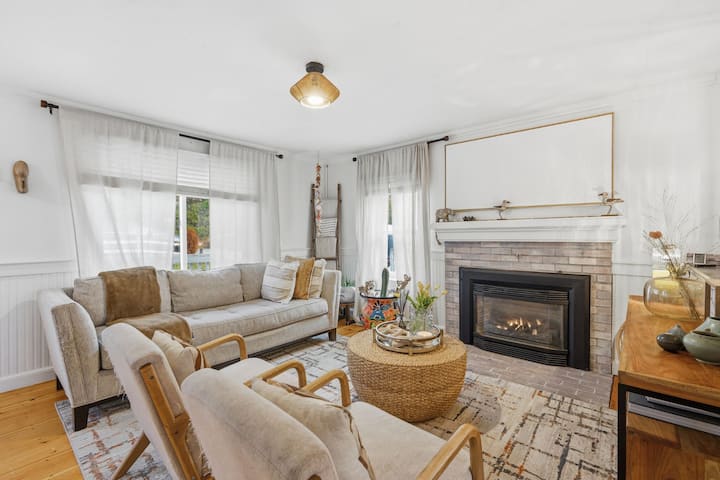 Pet Friendly 3-level Family Retreat With Fire Pit - New Seabury, MA