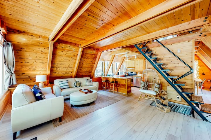 Dog-friendly 1br A-frame With 2 Decks & Fireplace - Tahoe City, CA