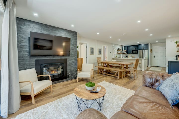 Charming 4br | Deck | Fireplace - Carson City, NV