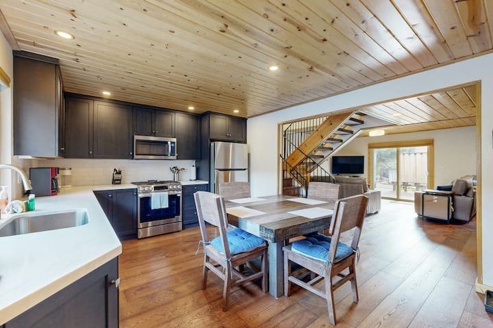 Remodeled 3br | Pool | Hot Tub | Patio | Golf - Tahoe City, CA