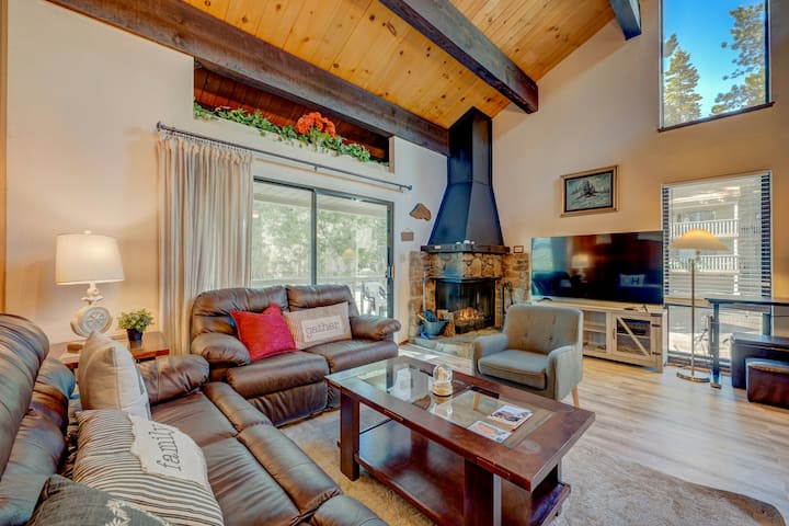 Rustic 3br | Balcony | Pool | Fireplace | W/d - North Lake Tahoe, CA
