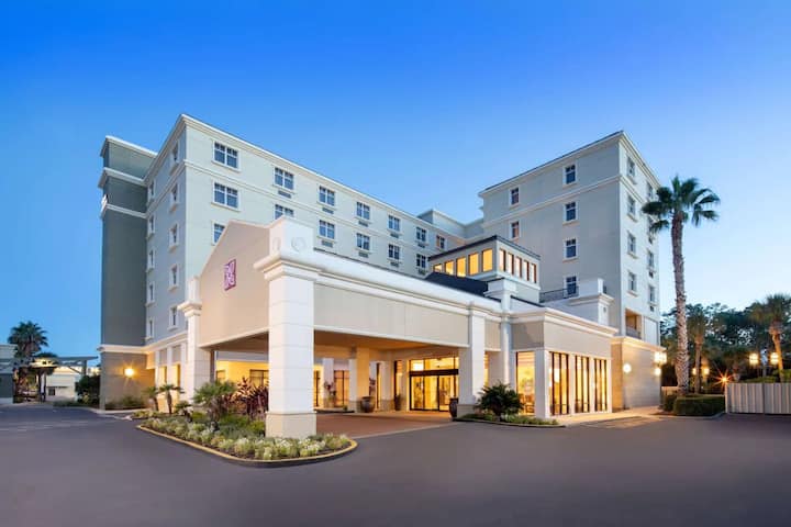 Close To Tpc Sawgrass + On-site Dining. Pool. Gym. - Ponte Vedra Beach, FL