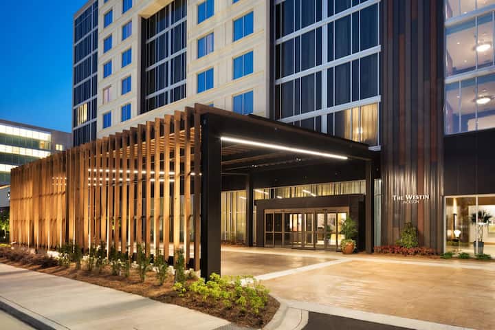 Near Mississippi State Capitol + Dining & Spa - Jackson, MS