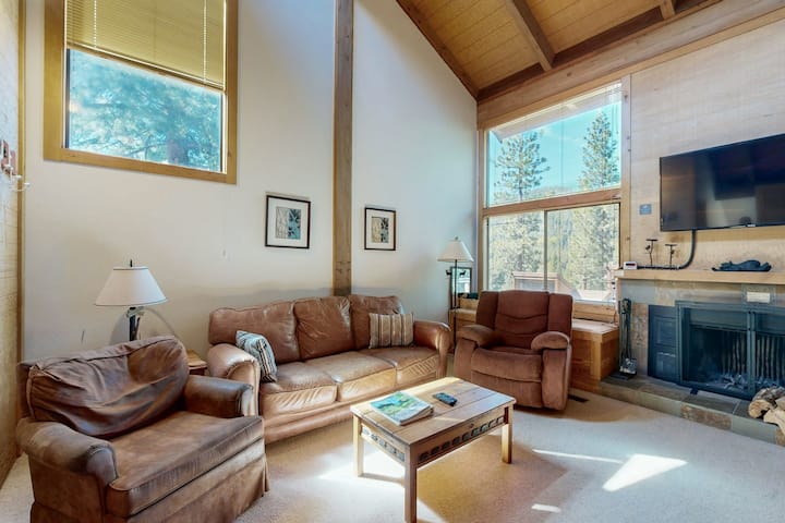 Corner Condo W/ Northstar Views Near Village - Lake Tahoe