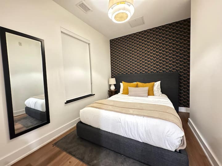 Sleek Downtown Toronto Stay  |Cafés & Shops Nearby - Toronto, ON