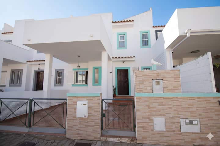 3-bedroom Townhouse: Peaceful & Spacious - Olhão
