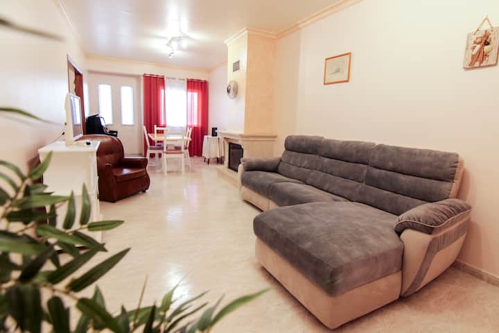 3-bedroom Townhouse: Peaceful & Spacious - Olhão