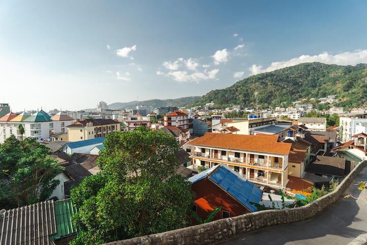 Patong Holiday Home- Hillside Location, Pool, Bar - Patong Beach