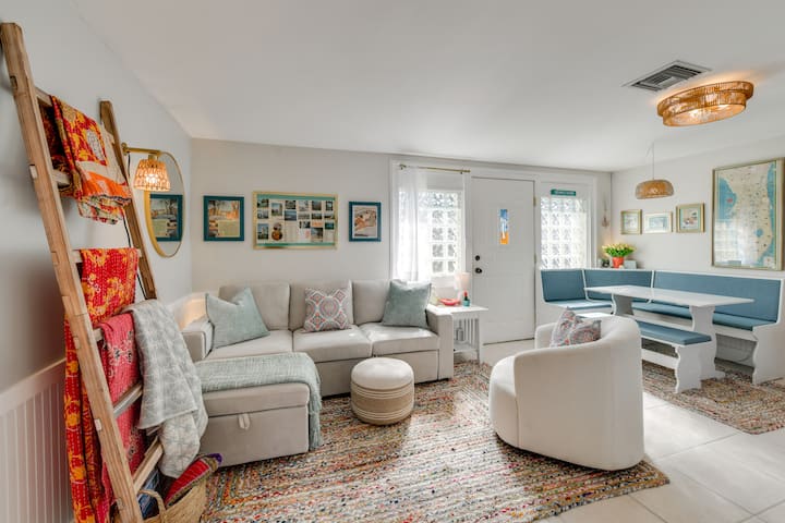 Steps To Dtwn & Bay! Snowbird Escape In Englewood - Englewood, FL