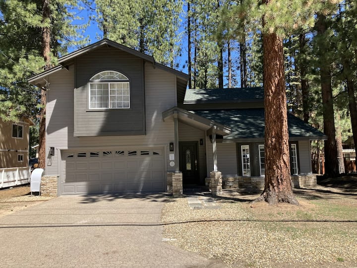 Serene 4br Ski & Beach Haven | Deck | Near Hiking - South Lake Tahoe, CA