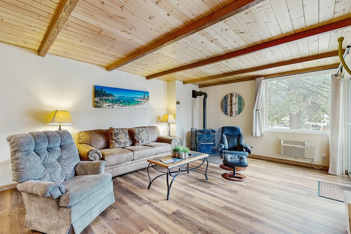 Modern 1br Lakefront 2nd-floor | Balcony | Pool - South Lake Tahoe, CA