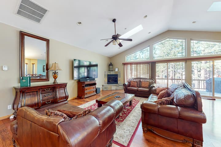 4br Dog-friendly W/ Hot Tub, Billiards & Fireplace - South Lake Tahoe