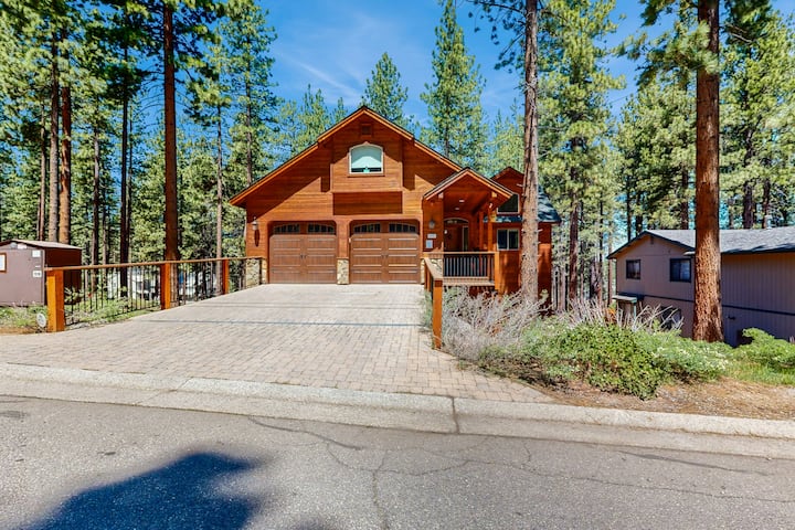 Wooded 4br | Fireplace | Balcony - South Lake Tahoe, CA