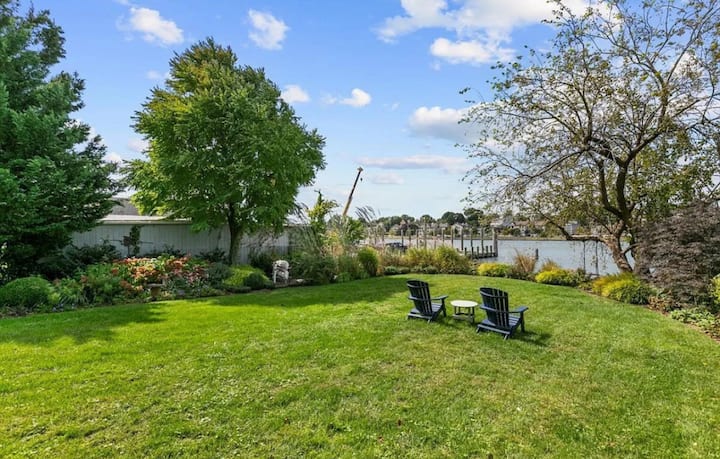 Historic Riverside Getaway|private Beach + Boats - New Haven, CT