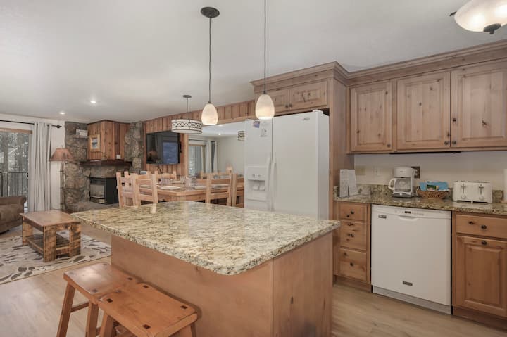 Remodeled With Granite Counter Tops, King Bed And - Winter Park, CO