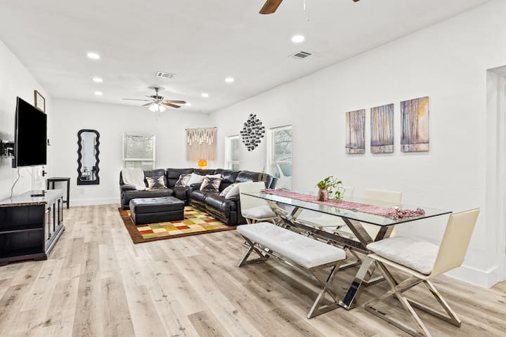 Farmhouse Retreat | Fire Pit | Extended Stays - Alamo Heights, TX