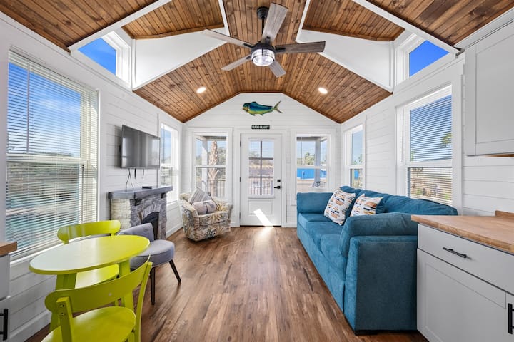 Pet-friendly Tiny Home Near Beach & Marinas - Rockport, TX