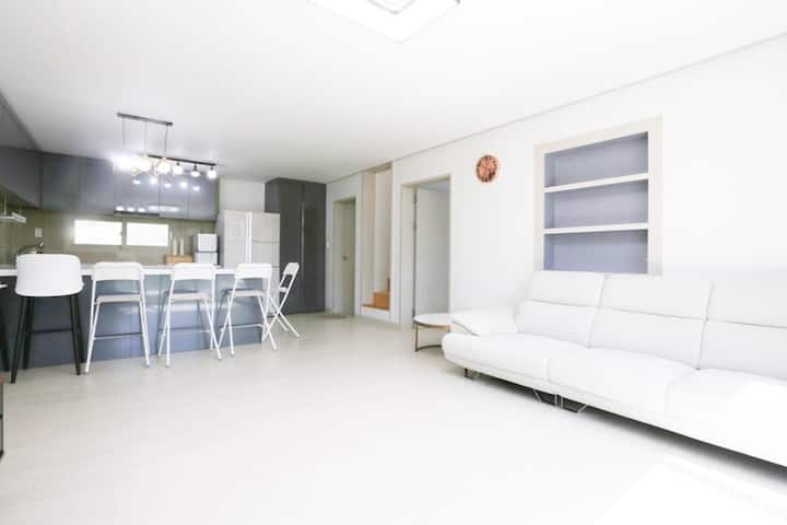 #수영장 #버드랜드 #간월암 A룸루프탑풀빌라복층3룸 - Busan