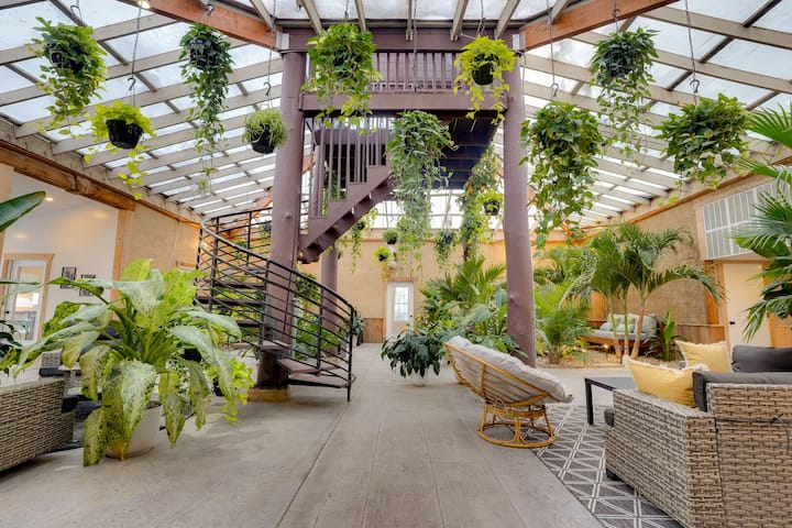 Glass Garden Retreat | Atrium Garden Home 12 Guest - Grant Township