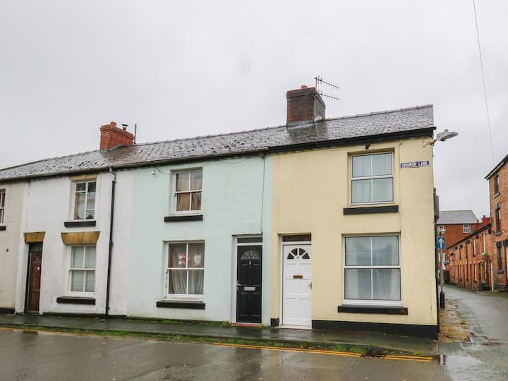 6 Church Lane - Llanidloes