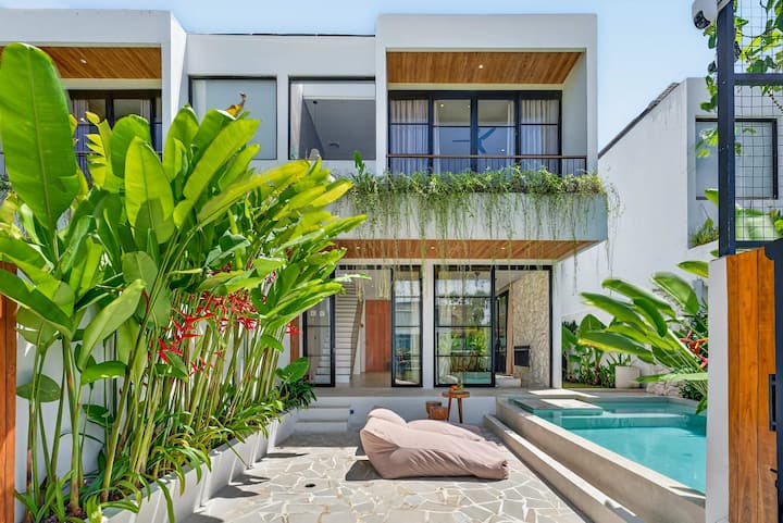 Mia Villa : Modern Tropical 2br Villa In Pererenan - Canggu
