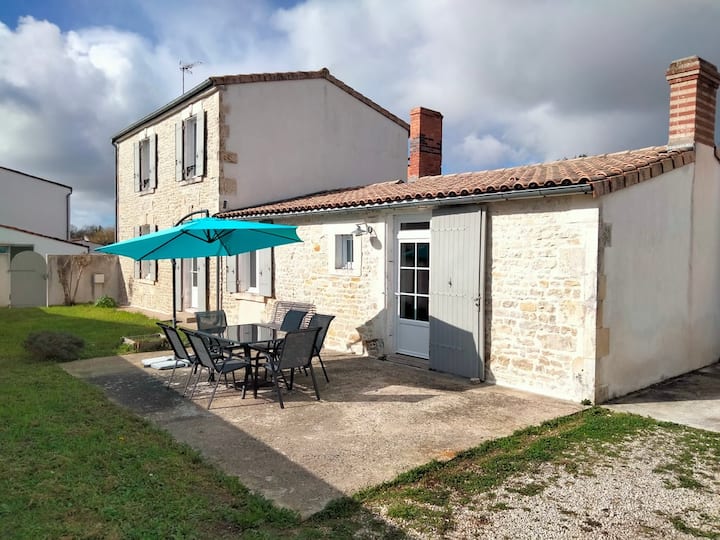 Chaleureuse Maison Familiale - Calme Et Proche Mer - Charron