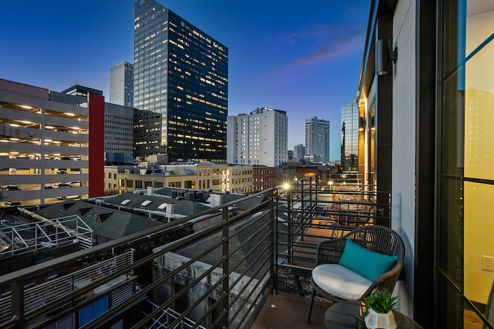 Pelican's 2br Southern Charm Condo W/ City View - New Orleans, LA