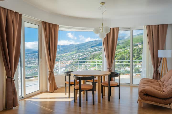 2 Bedroom | 180° View + Balcony | Bathtub - Madeira