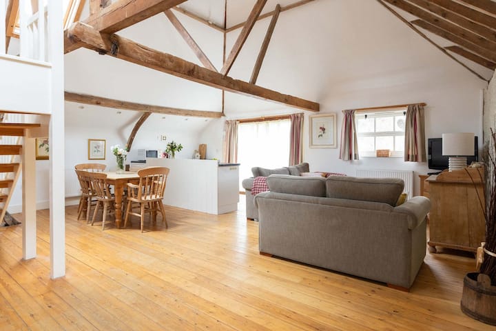 Rural Cottage Accommodation For 14 - Chichester