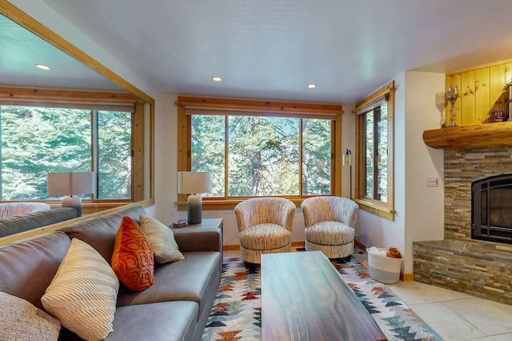 Remodeled 1br Ski-in/out - Pools, Hot Tubs, Tennis - Tahoe Vista, CA