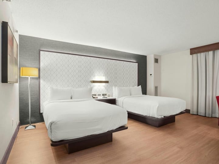 Stamford Modern Stay • Indoor Pool & Comfort - Stamford, CT