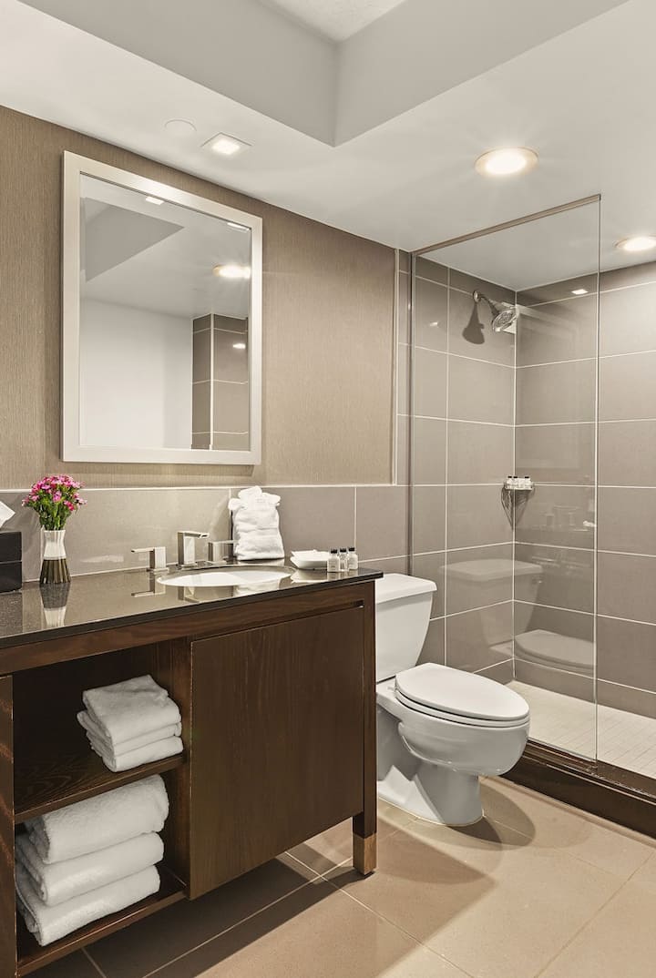 Stamford Modern Stay • Indoor Pool & Comfort - Stamford, CT