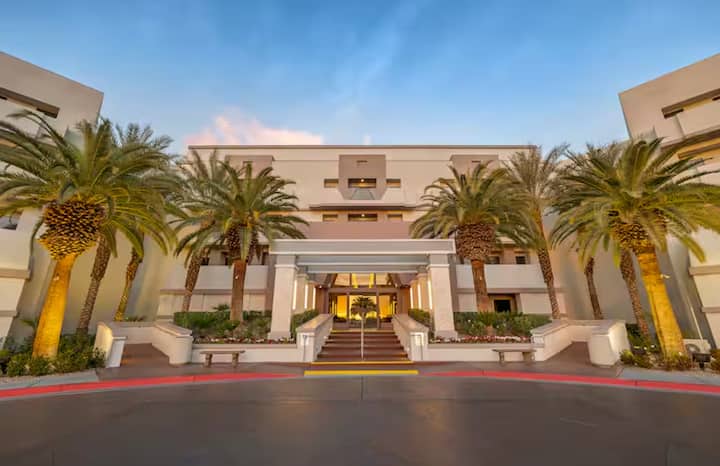 Cancun Resort Las Vegas 1br Suite Saturday Check-i - Henderson, NV