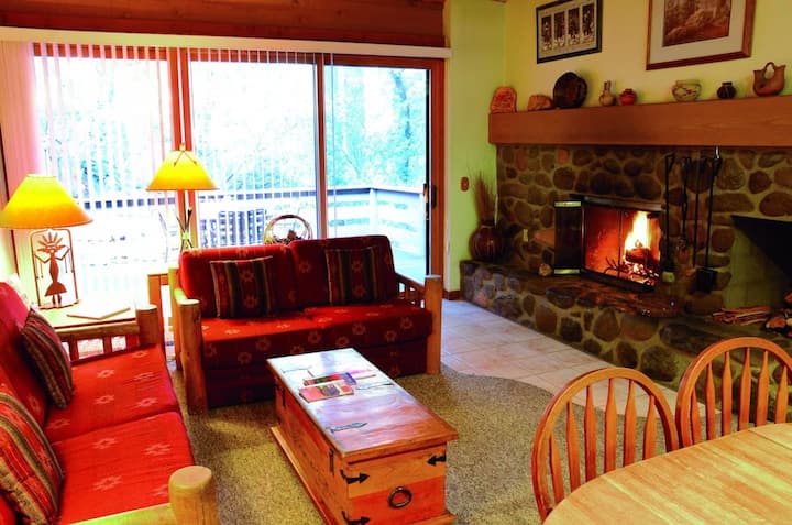 Close To Slide Rock State Park + On-site Dining - Munds Park, AZ