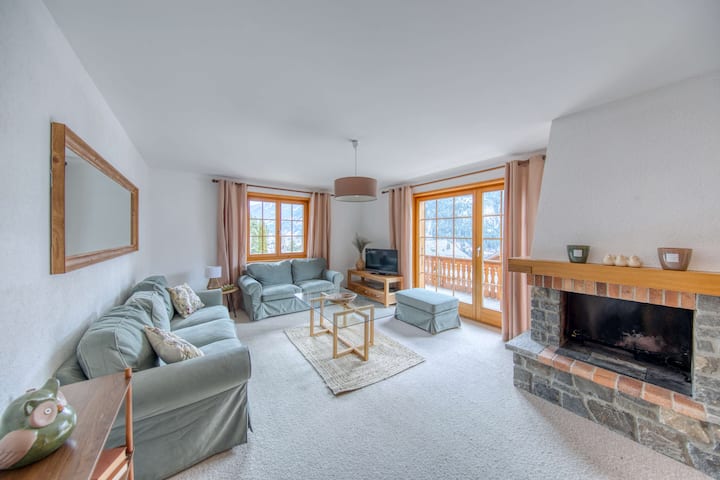 Centrally Located With Great Views And Terrace - Champéry