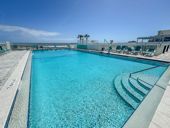 Serene Beachside 1br | Steps To Beach + Pool & Bbq - Ormond Beach, FL