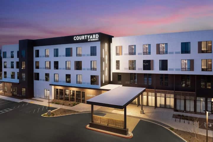 New Hotel + Free Parking & On Site Dining - Pittsburg, CA
