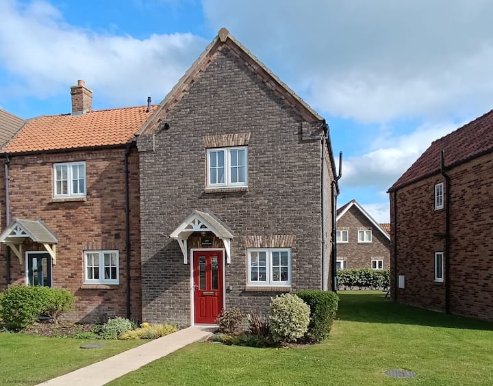 Joe's Beach House - Pool And Beach House - Filey