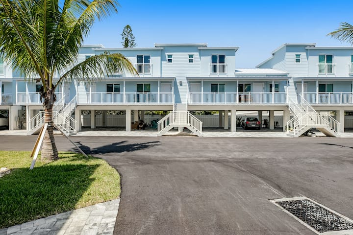 1br Oceanfront Condo With Pool, Dock, Balcony, W/d - Marathon, FL