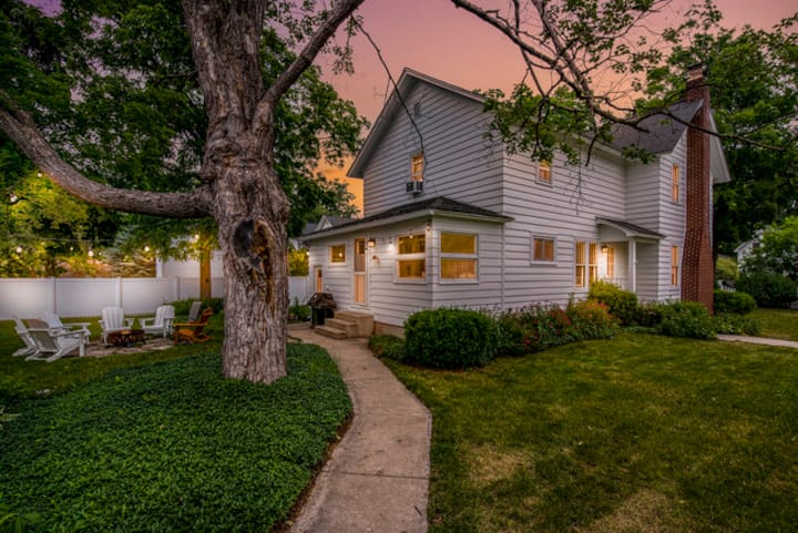 Cedar Hill: 4 Bedroom Home: Downtown Boyne City - Boyne City, MI