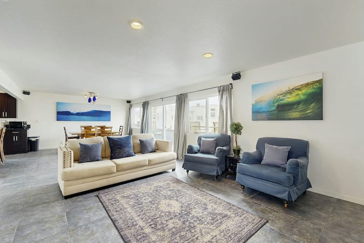 Spacious 4br Dog Friendly | Balcony - 뉴포트비치