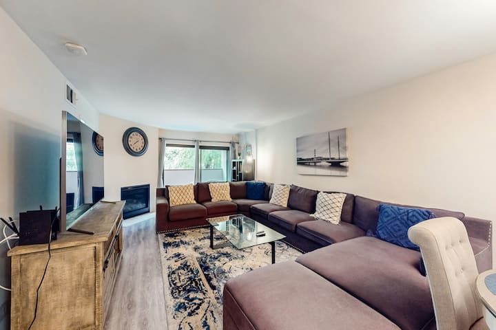 Walk To Beach 2br 1st-floor | Patio | Pool - El Segundo, CA