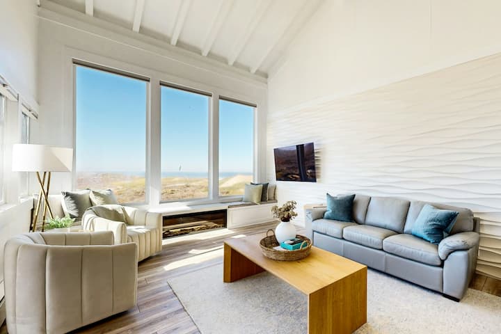 Beachfront 4br With Heated Pool, Hot Tub, & Views - Marina, CA